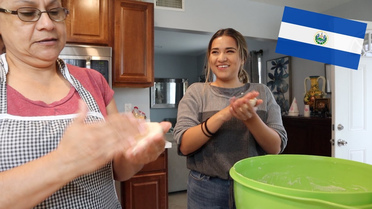 My Mom Teaches Me How To Make Pupusas Spanish Video Youtube