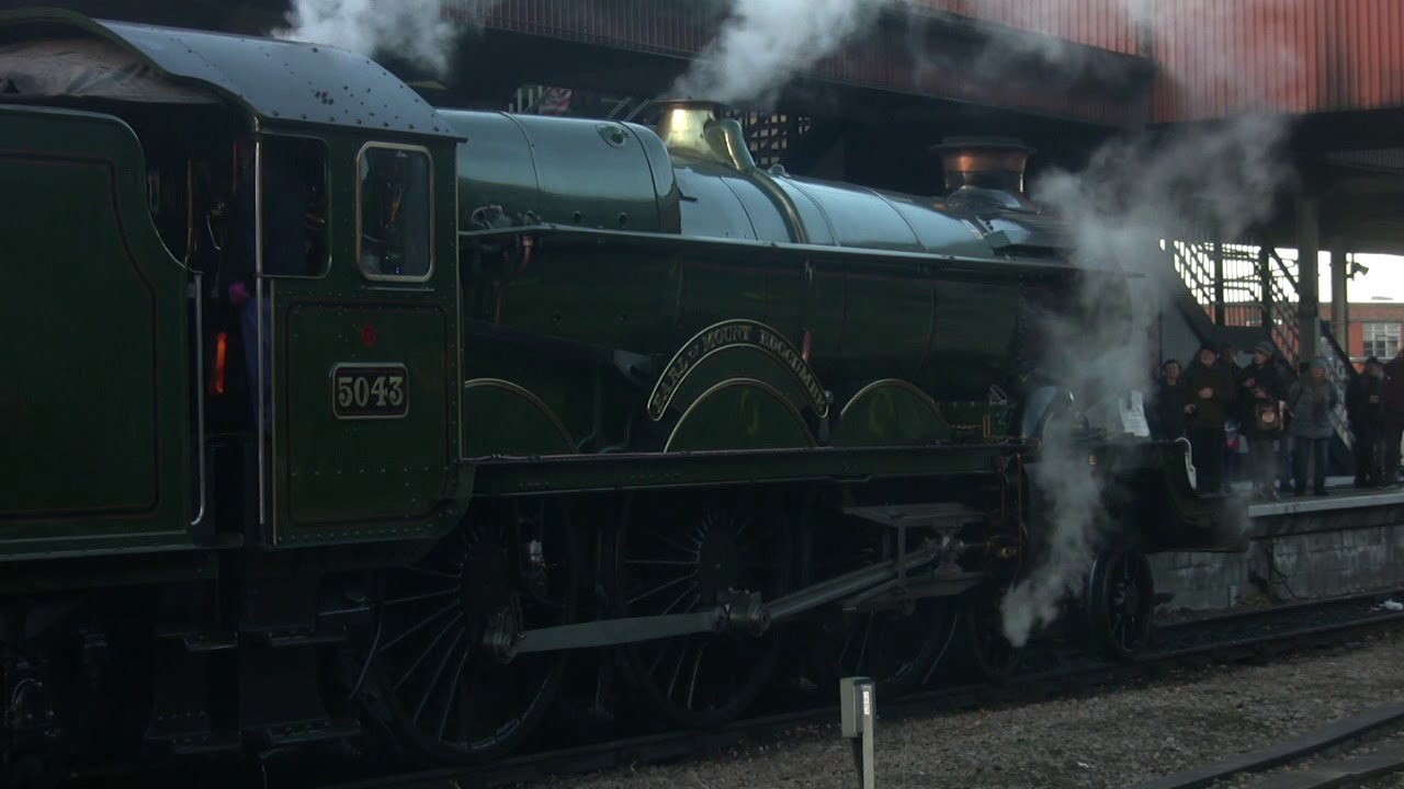 5043 Earl of Mount Edgcumbe arrives at York with the Christmas White ...