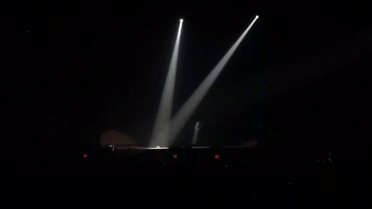 EXCLUSIVE: Video showing Justin Bieber falling off stage tonight in ...