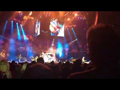 Garth Brooks - Man Against Machine @ Moda Center 4/13 - YouTube