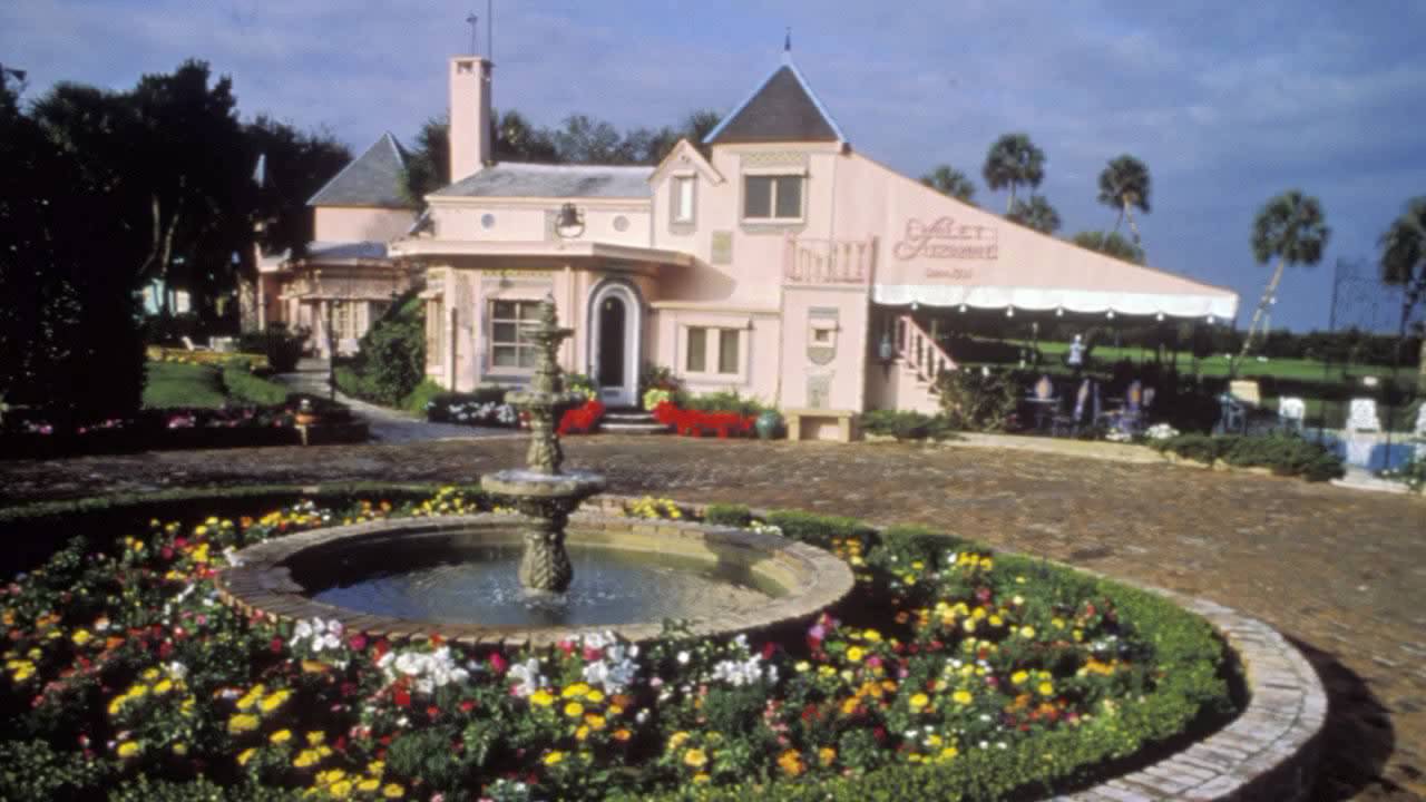 Chalet Suzanne Restaurant & Country Inn - YouTube