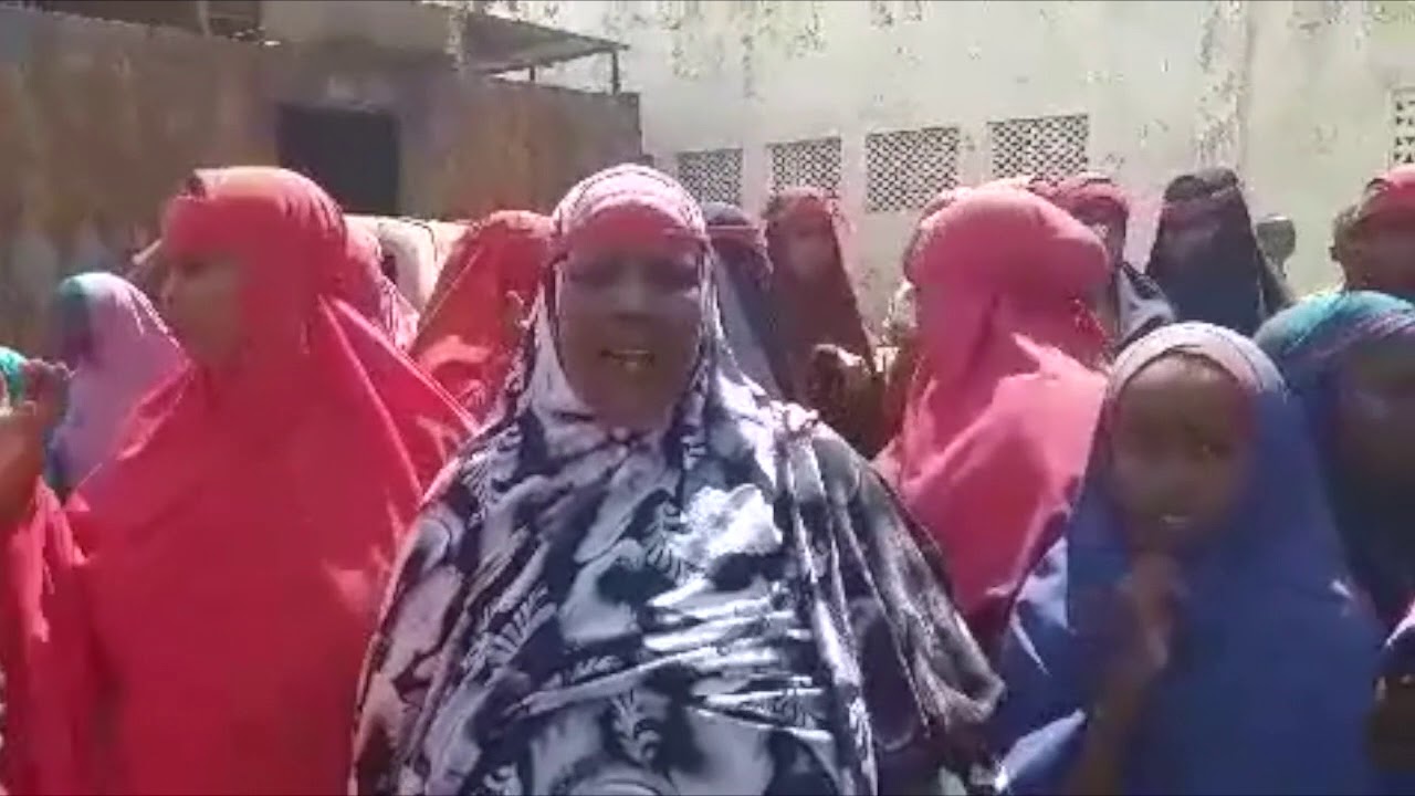 Banaanbax dhaqaatiirtii lagu laayay MCH Gololey Daauud - YouTube