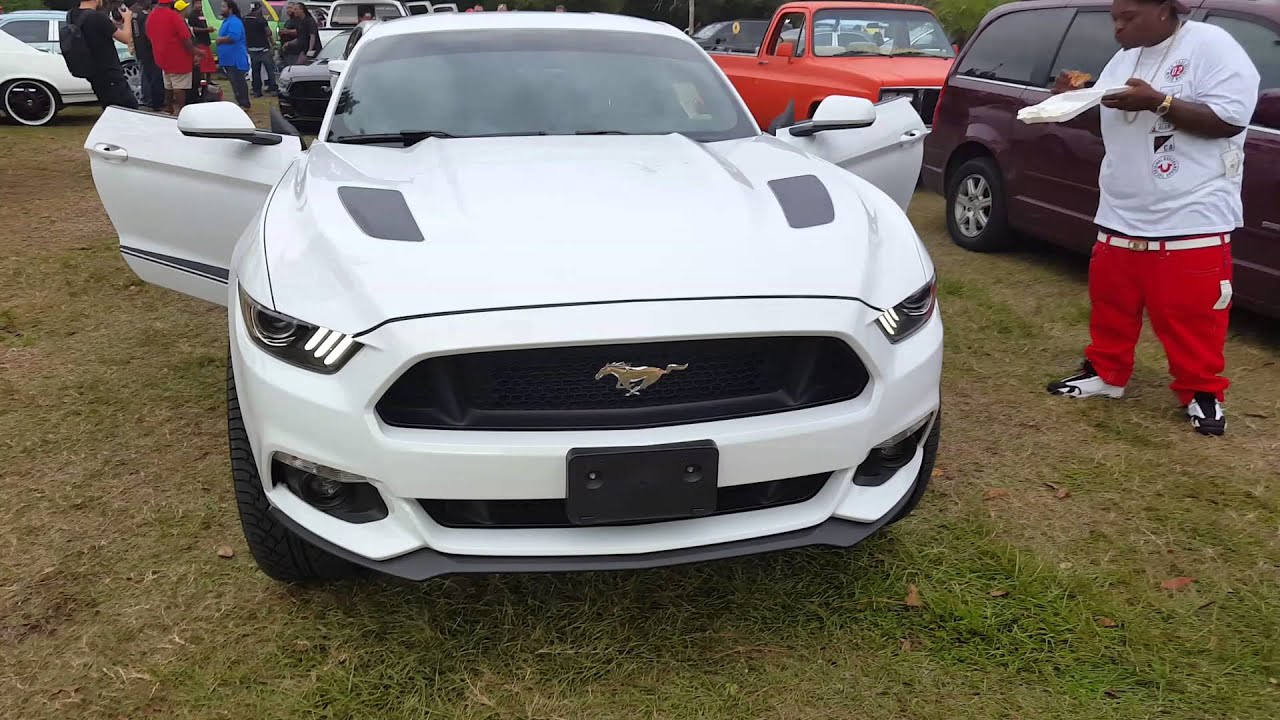 2015 5.0 FORD MUSTANG ON 30 INCH FORGIATO WHEELS - YouTube