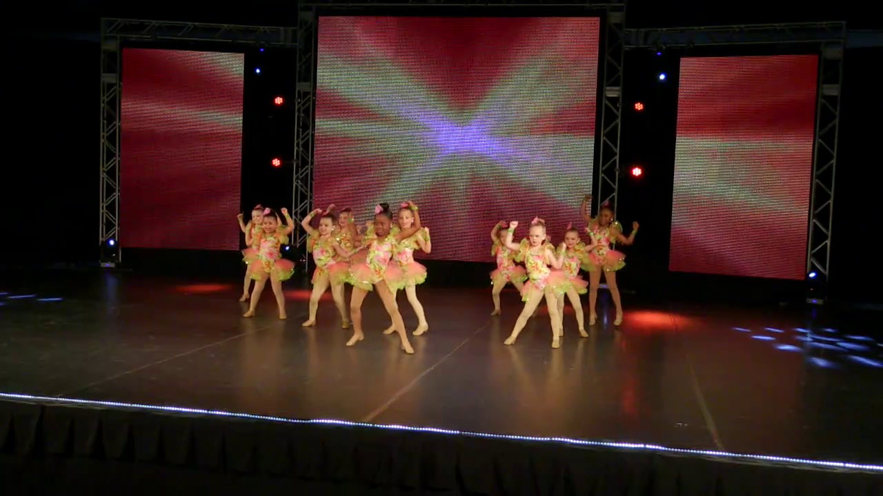 "Pineapple Princess" The Danze Zone Showstopper 2017 - YouTube