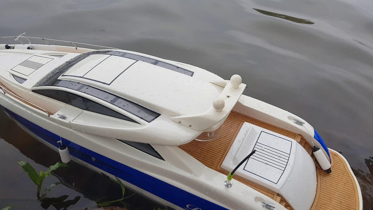 RC BOAT PRINCESS - YouTube