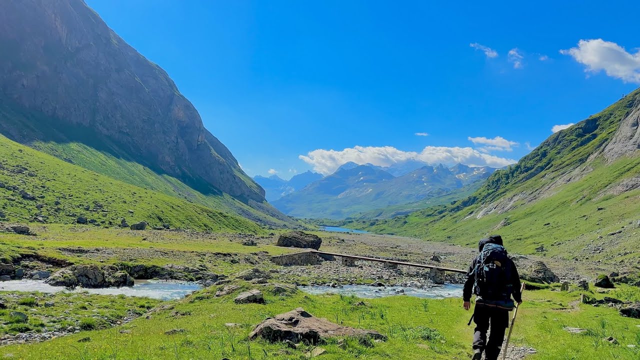 Je MONTE MON PREMIER 3000m dans les Pyrénées - Le Petit Vignemale (4K ...