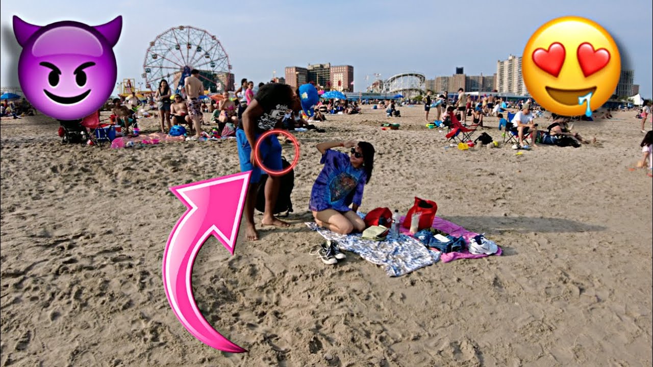 CUCUMBER PRANK AT THE BEACH ON PAKISTANI FREAK - YouTube