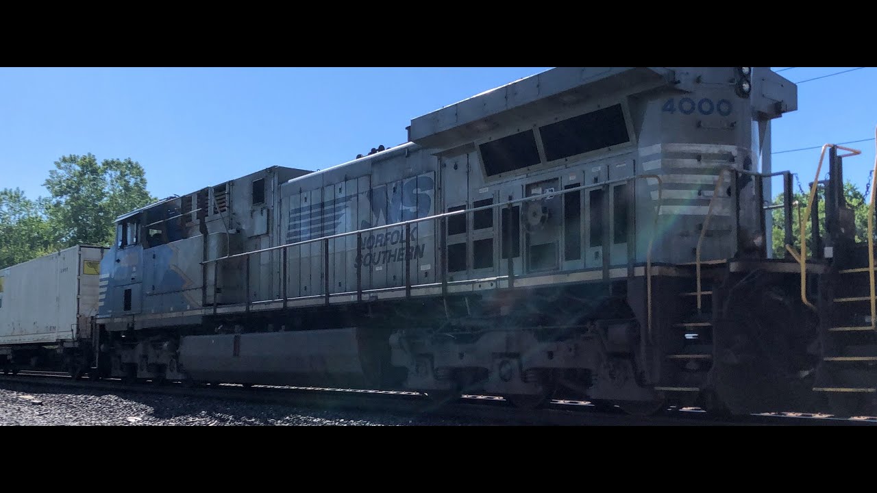 NS 4000 (“Sonic Bonnet”) trailing on NS 23Z!! - YouTube