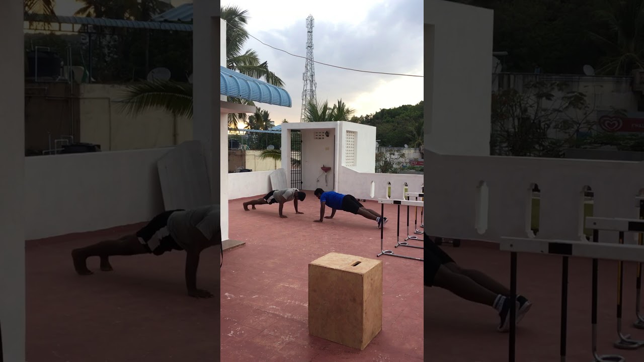 Spider push ups leg extensions - YouTube