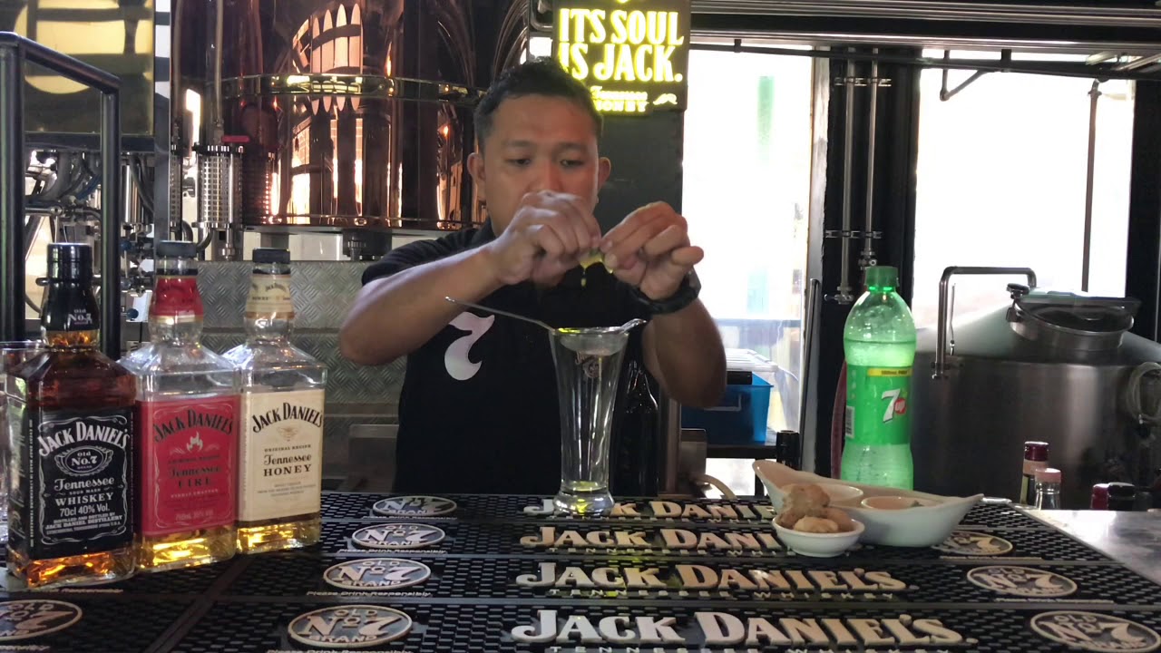 "shadow" Jack Daniel's Honey short and simple cocktail - (highball ...