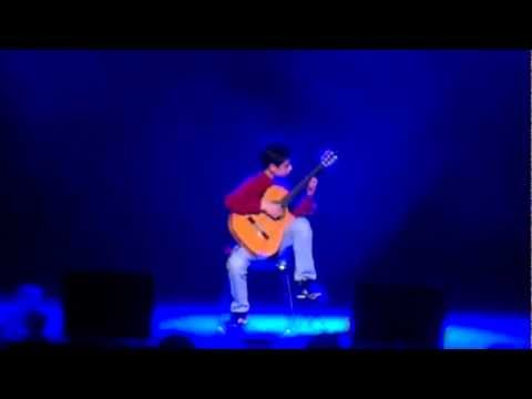 Azerbaycan Balasi Gitara