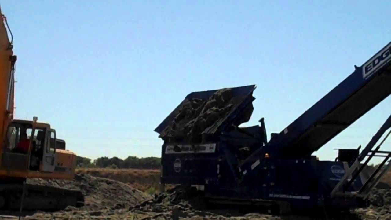 EDGE Innovate || Feeder Tracked Stacker || FS Series - YouTube