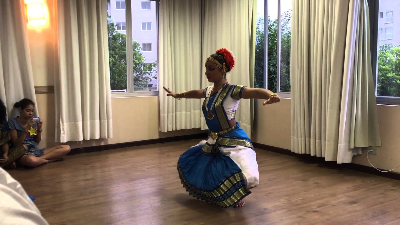 Dança Indiana 2 por Gourangui Marzulo - YouTube