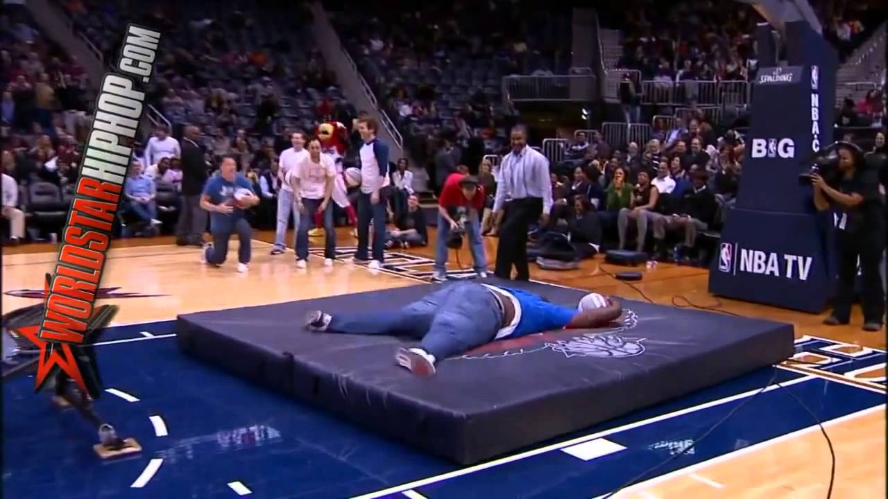 LOL Fat Guy Fails Miserably Dunking From Trampoline - YouTube