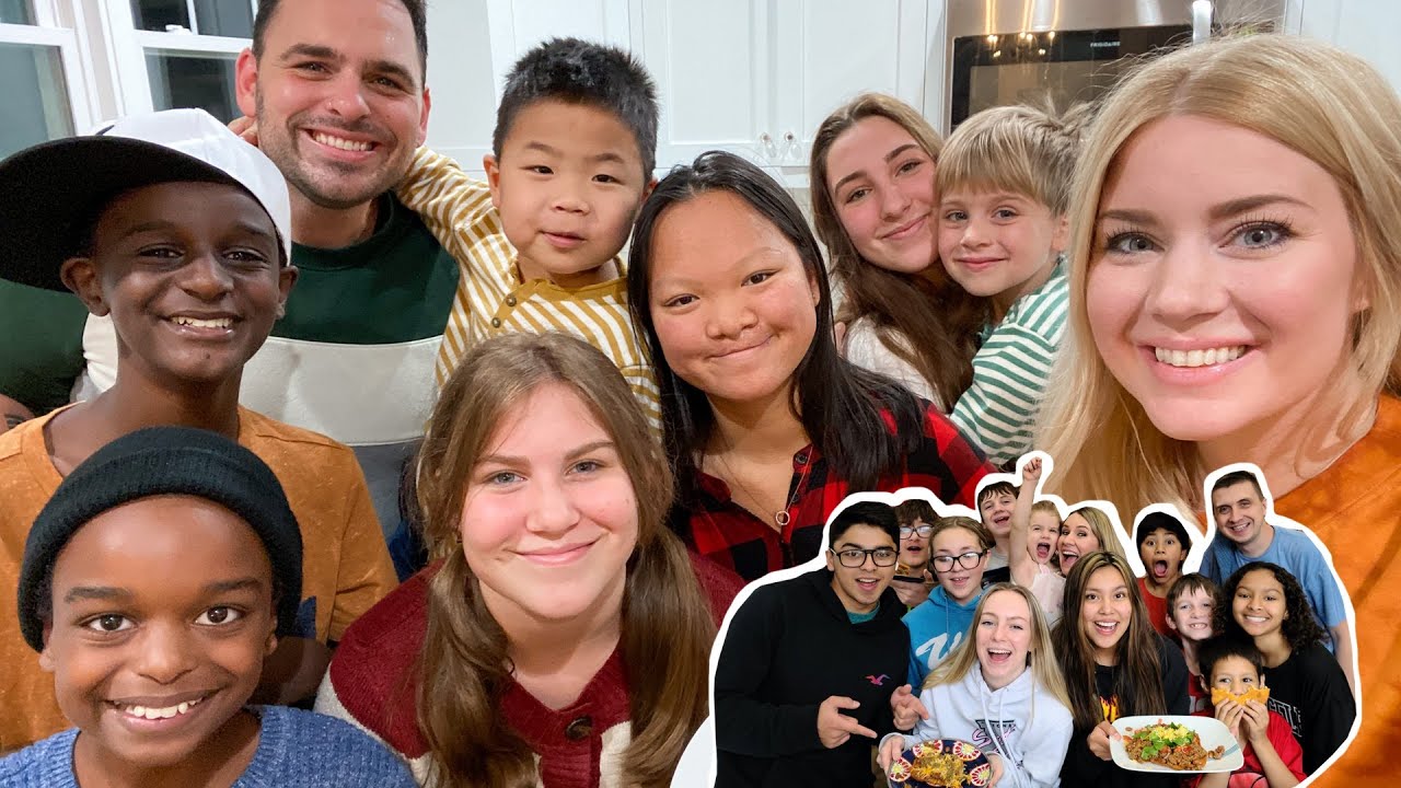 FRIENDSGIVING WITH @CrazyPieces 😍 // LARGE FAMILY COOK-OFF - YouTube