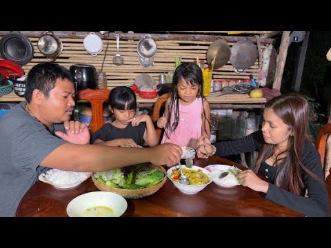 ធ្វេីម្ហូបញាំទាំងយប់ បានកូនៗច្រៀងអោយស្តាប់ សប្យាយពេលរាត្រី ខប្រហុកកូនៗកម្មង់ទៀតហេីយ#ahmey - YouTube