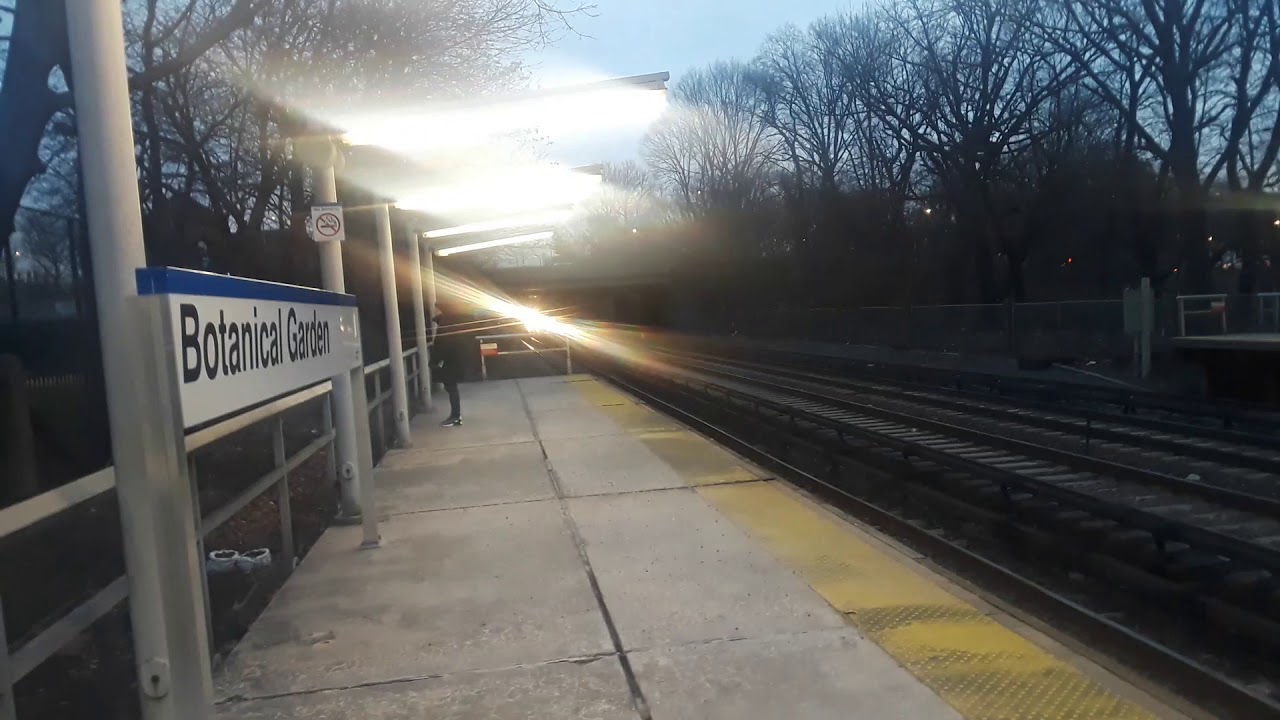 Metro north: Grand central shoreliner train #1811 at Botanical gardens ...