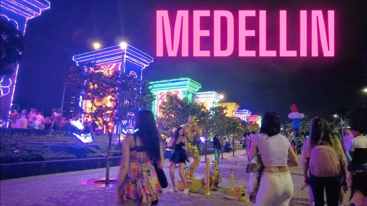 You won’t believe the beautiful Nightlife in Medellin, Colombia 😍🇨🇴 ...