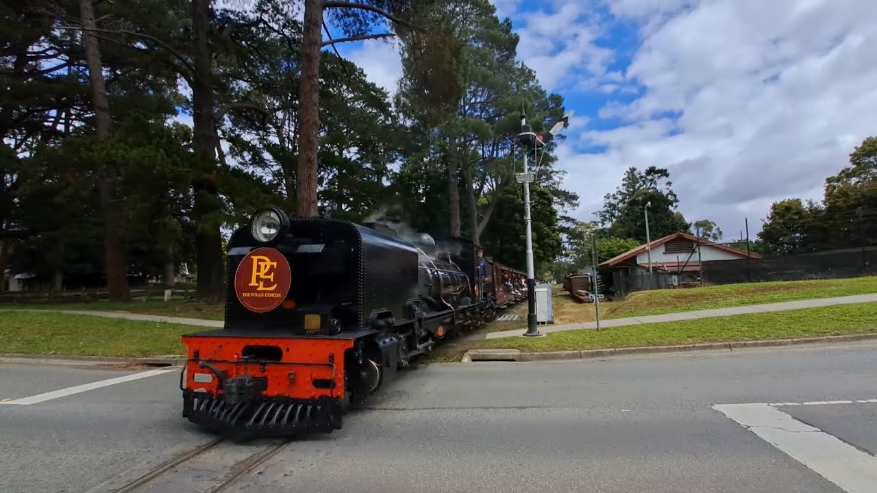 South African Railways NG129 Polar Express At Emerald - YouTube