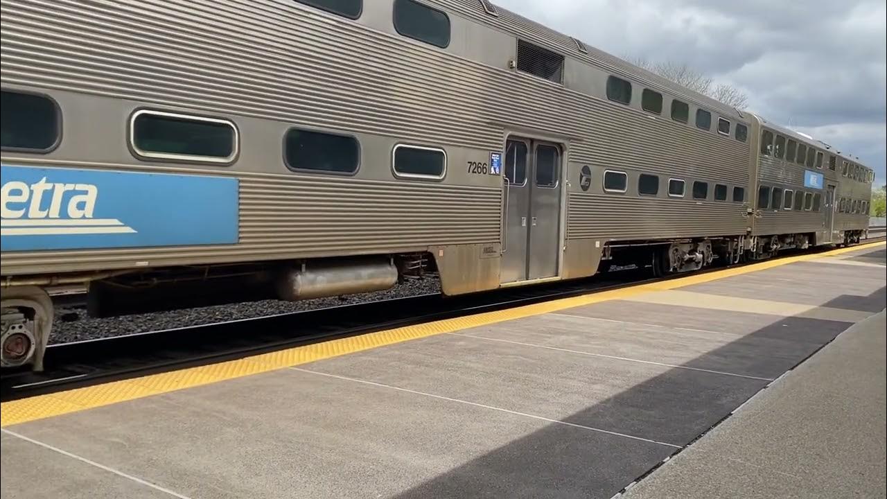 BNSF Metra train arriving and departing at Naperville station - YouTube