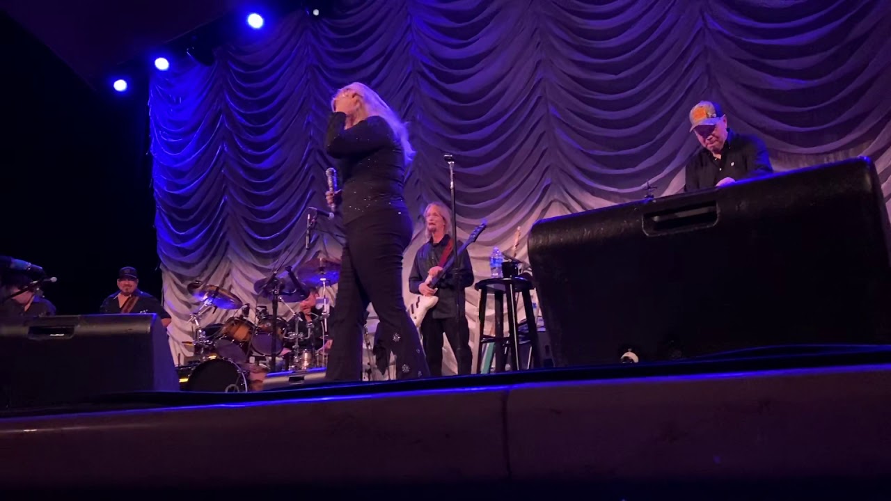 Trisha Yearwood, “Walkaway Joe,” The Town Hall, 21 Nov 2019 - YouTube
