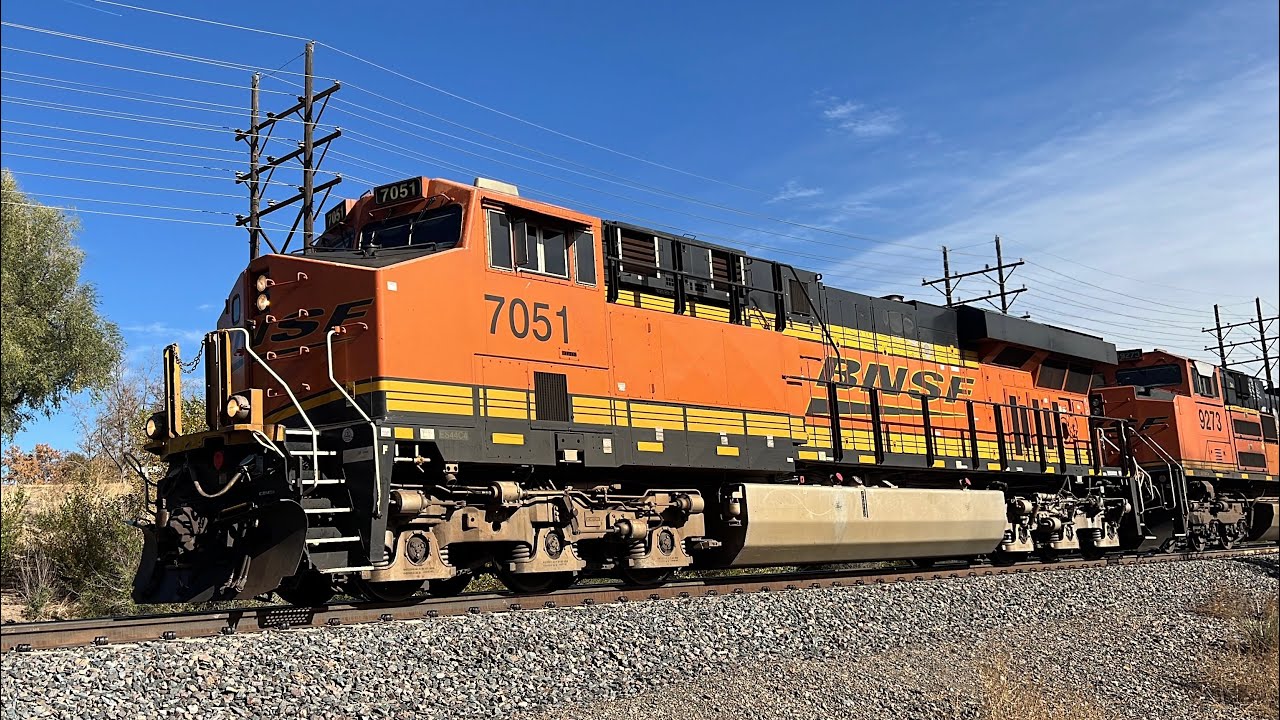 BNSF 7051 Leads X-FRSBNB2-28H in Colorado Springs, CO!! - YouTube