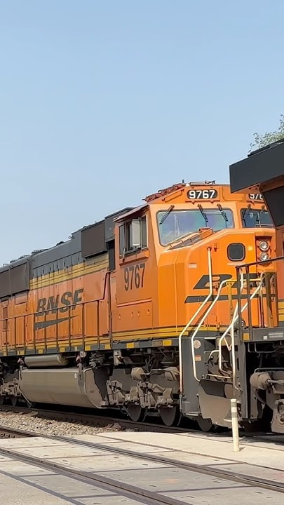 BNSF 9767 SD70MACe trails second! #railway #railfan #train #bnsf #bnsftrains #railroad - YouTube