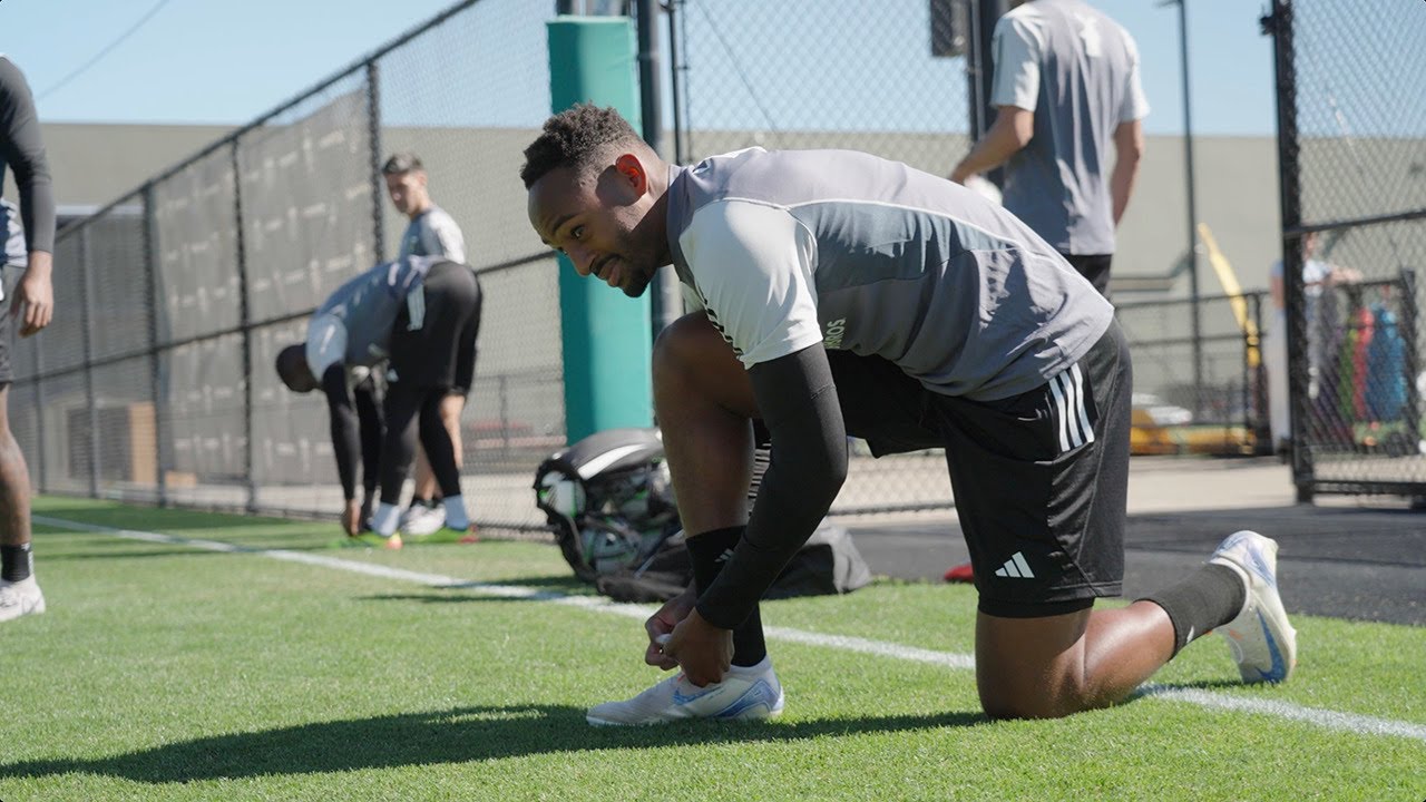 Mason Toye takes in his first training with Portland - YouTube