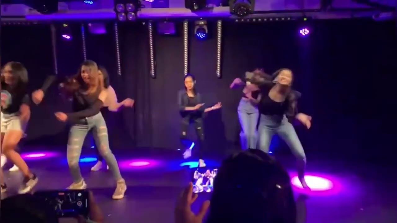 Girl gang dance performance || college festival performance - YouTube