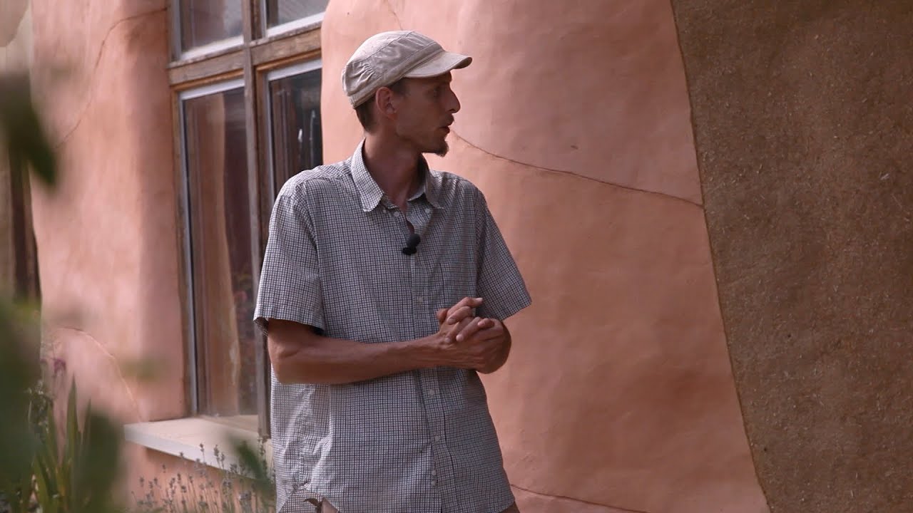 Visite de la ferme de Pascal Depienne - [ Extrait bonus DVD ] - YouTube