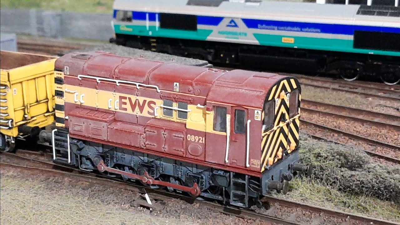 Modern Image Layout | Chesterton Road #15 | Fitting stay alive to a Bachmann class 08 shunter ...