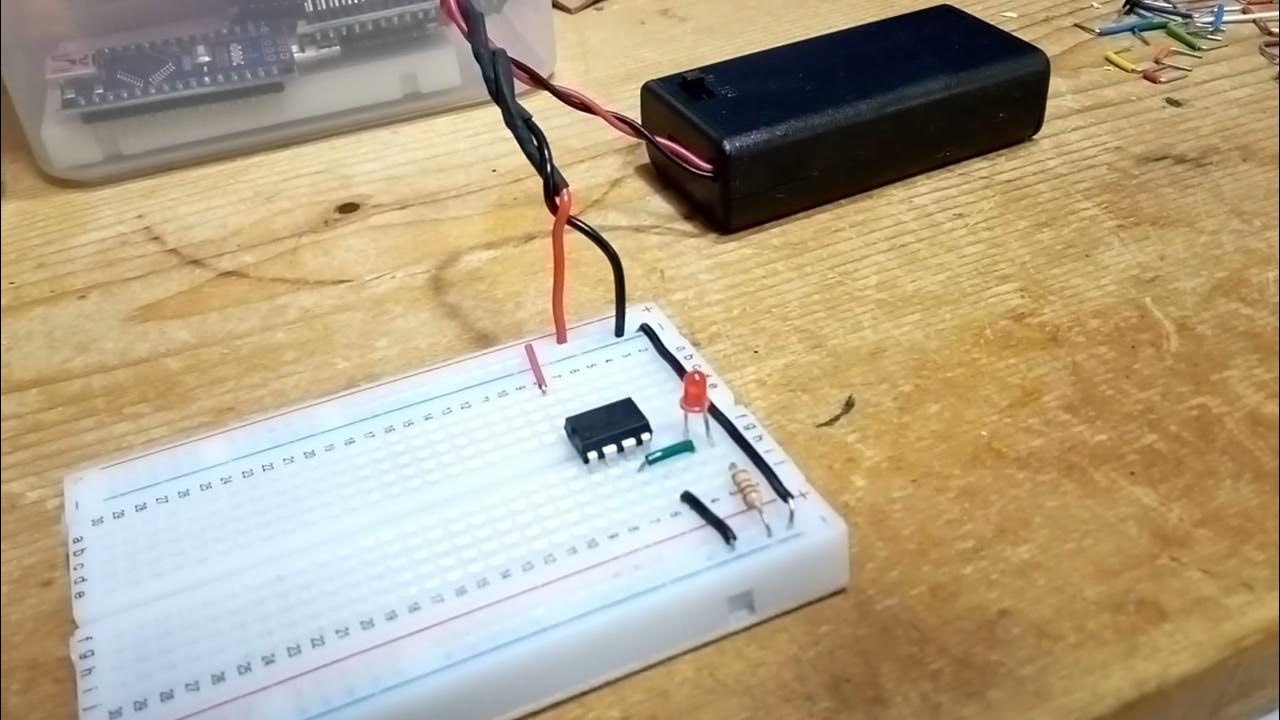 ATtiny85でLED_Blink - YouTube