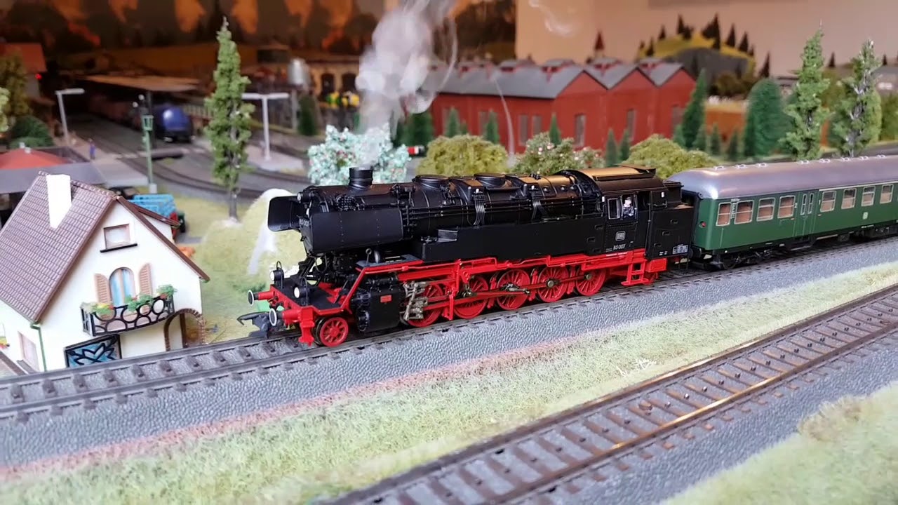 Roco BR 85 007 und 01 180 - YouTube