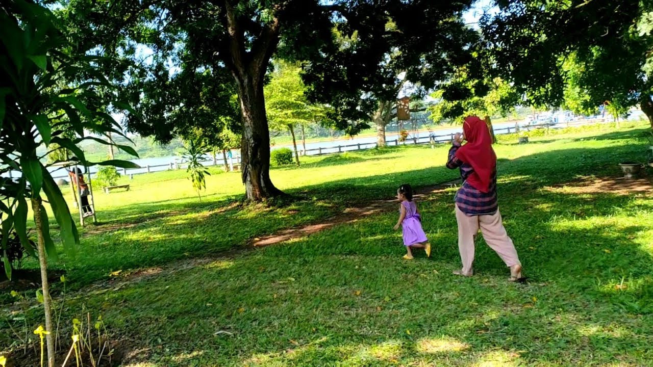 meira krasan banget,taman terbuka hijau ini cuma 5 menit dari rumah di ...