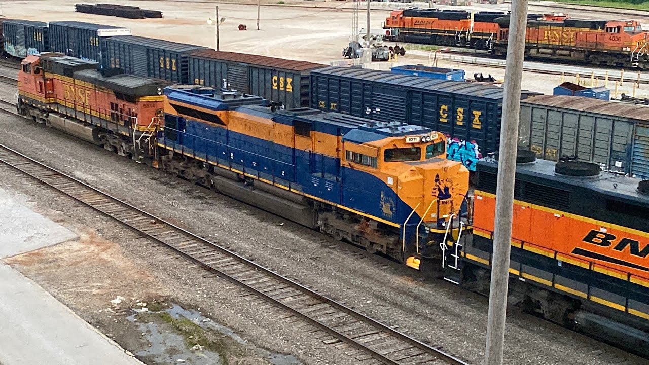 BNSF H-STLTUL @ Teed Junction in Springfield, MO w/ NS 1071 & ex-NS Dash 8! - YouTube