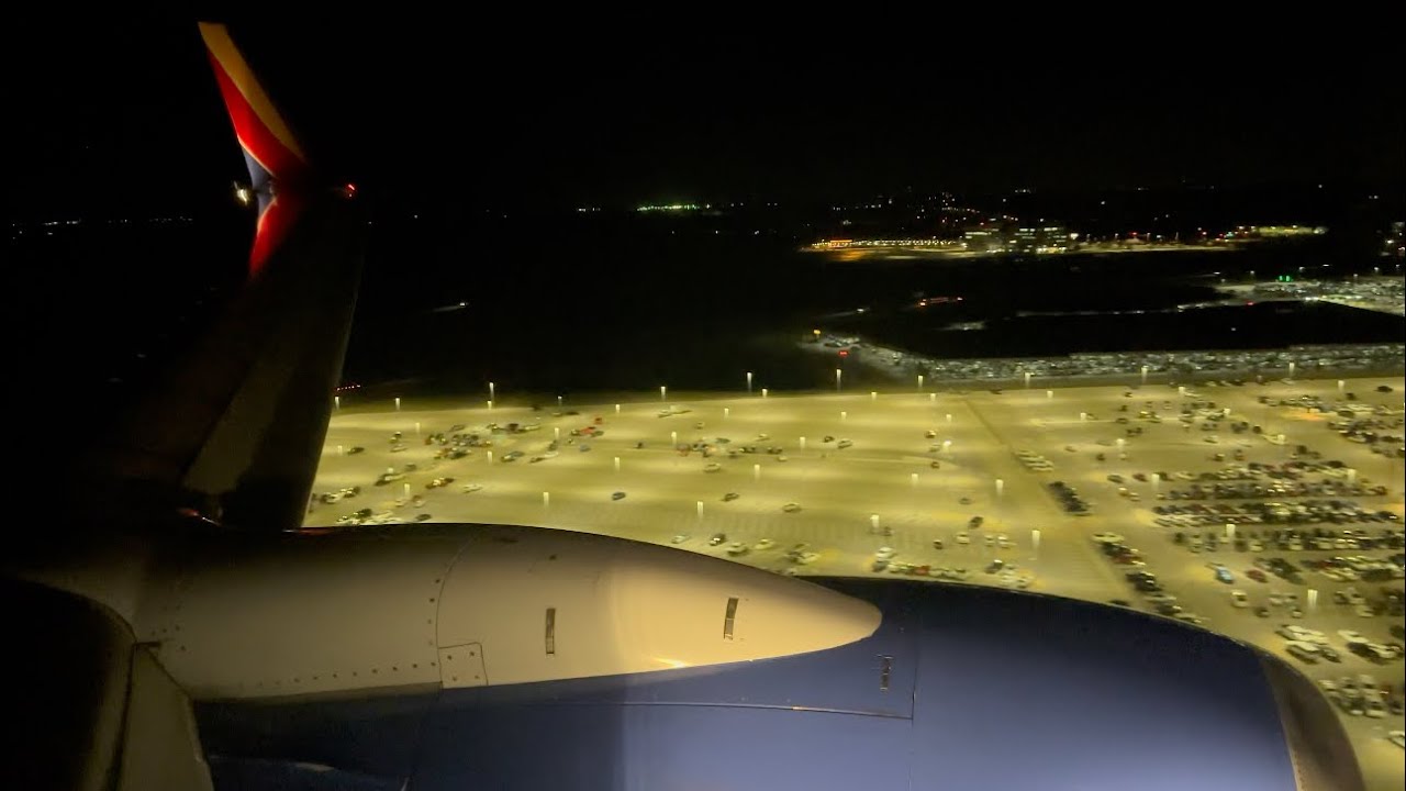 Southwest Boeing 737-700 Night Landing Kansas City Intl. (KMCI) - YouTube