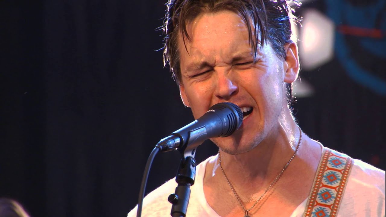 Jonathan Tyler "Everything Was Cool In 2002" LIVE - YouTube