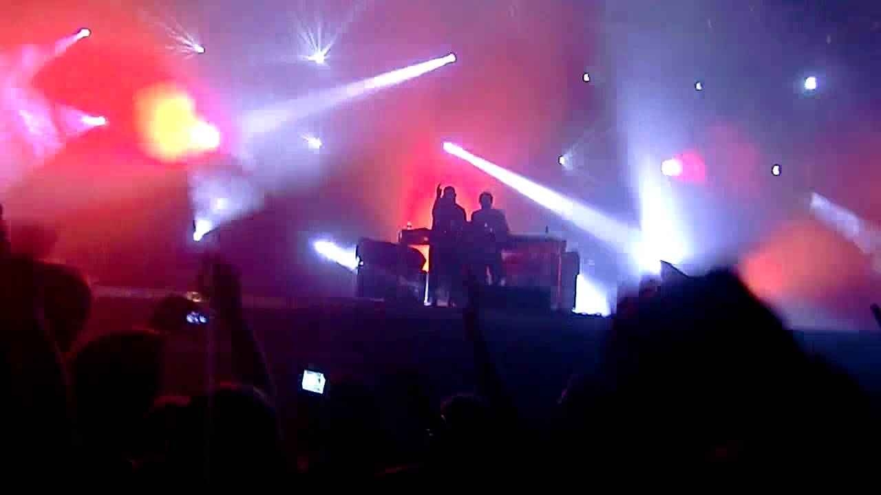 Crookers - Concert 08/2010 (Extrait) - YouTube