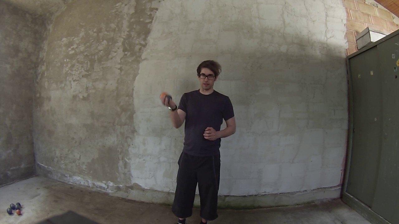 Tre palline emozioni infinite! Lezione di giocoleria! - YouTube