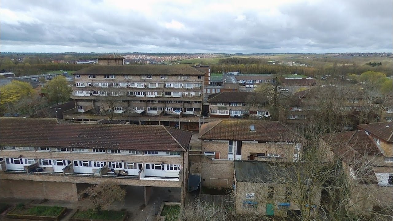 Ariel Footage of Lakes Estate Bletchley April 2024 B Roll Clips. - YouTube