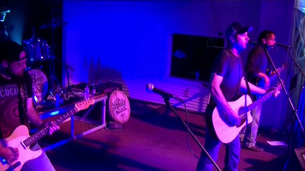 JBMB - Kiss Me That Way - YouTube