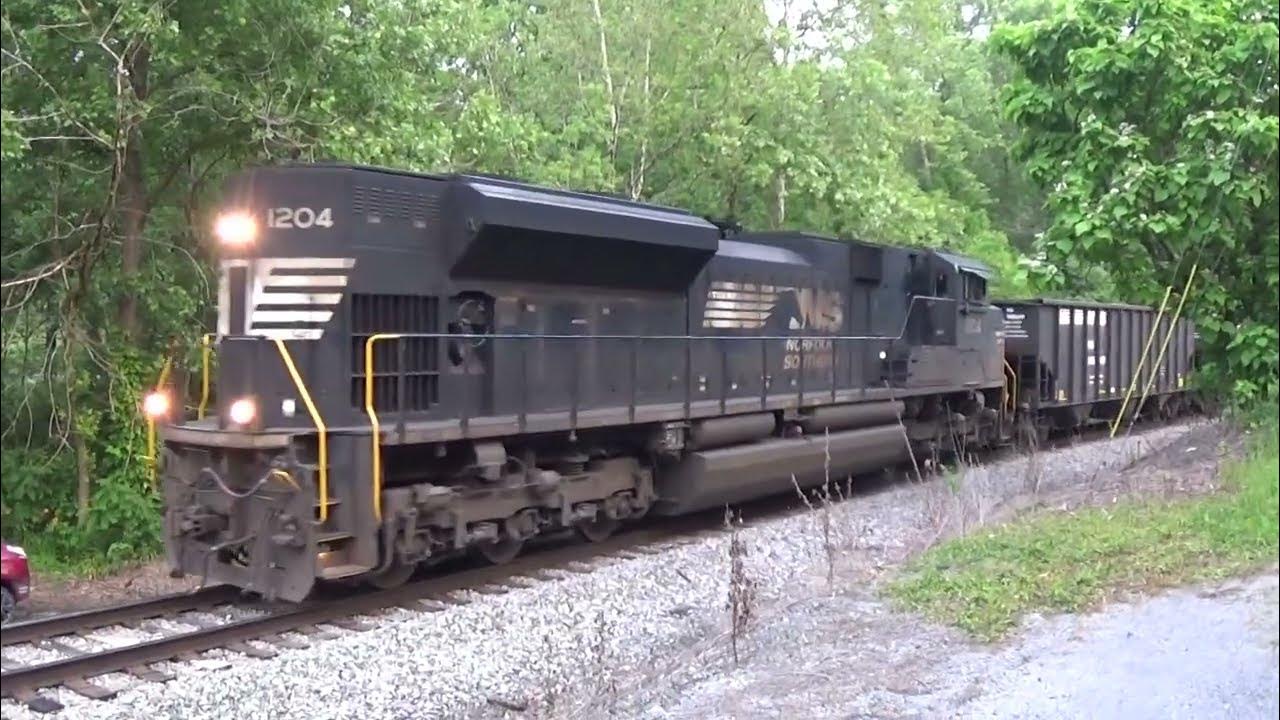 Solo NS SD70ACe pulling 50 empty coal hoppers long hood forward in Norton, VA on 6/15/23. - YouTube