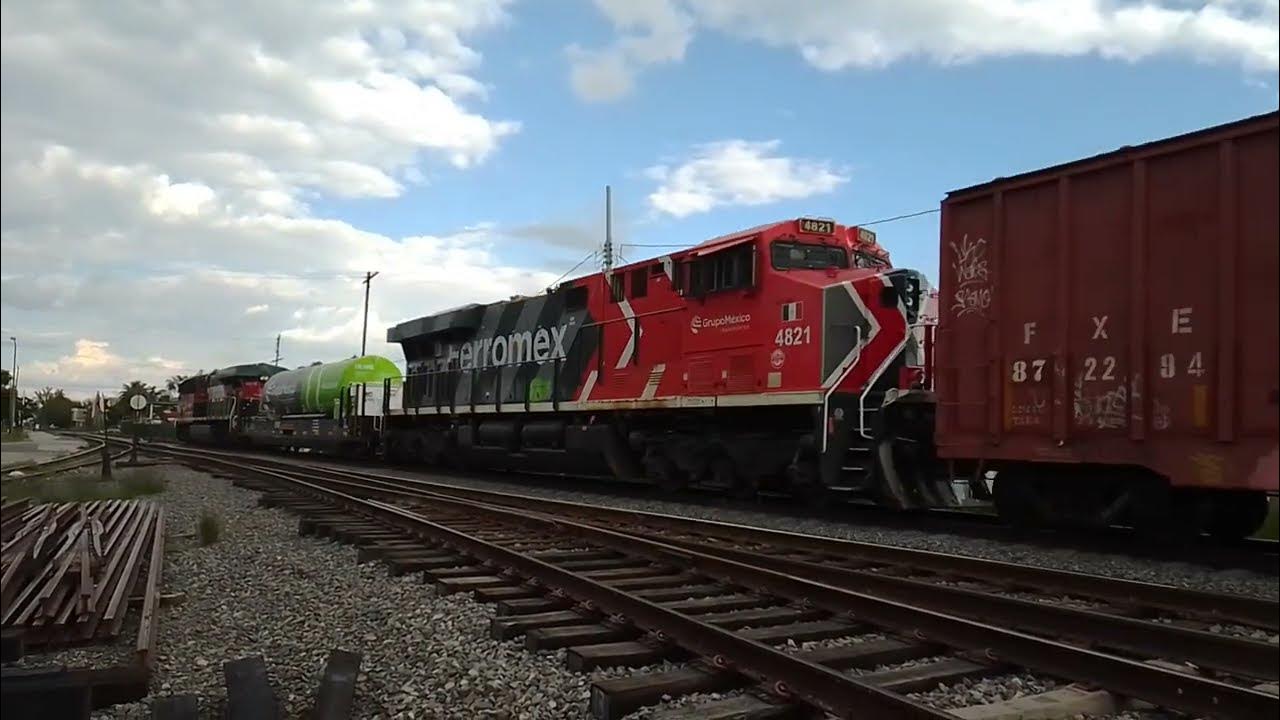 FXE 4818 Tender 0010 FXE 4821 Encuentro BNSF 8252 & Cabuz Cebra FXE En León Gto... - YouTube