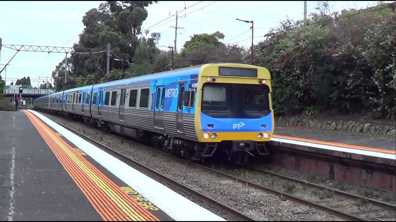 Comeng Trains at Toorak - YouTube