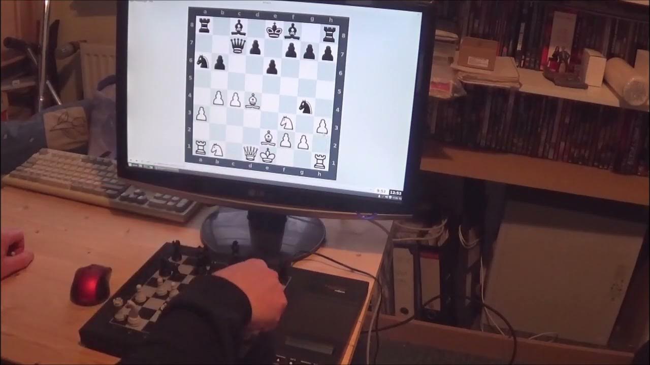 Mephisto Milano vs. GNU Chess Schach mit Linux - YouTube