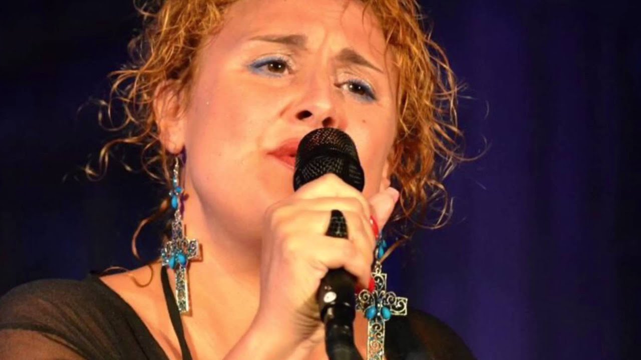 Dee Dee Joy "ONE LAST CRY" - YouTube