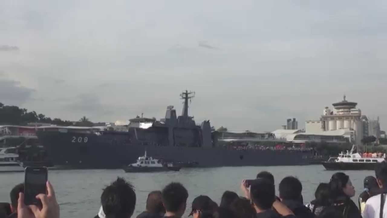 Onboard Singapore RSN Persistence Fast Craft Utility Ride - YouTube