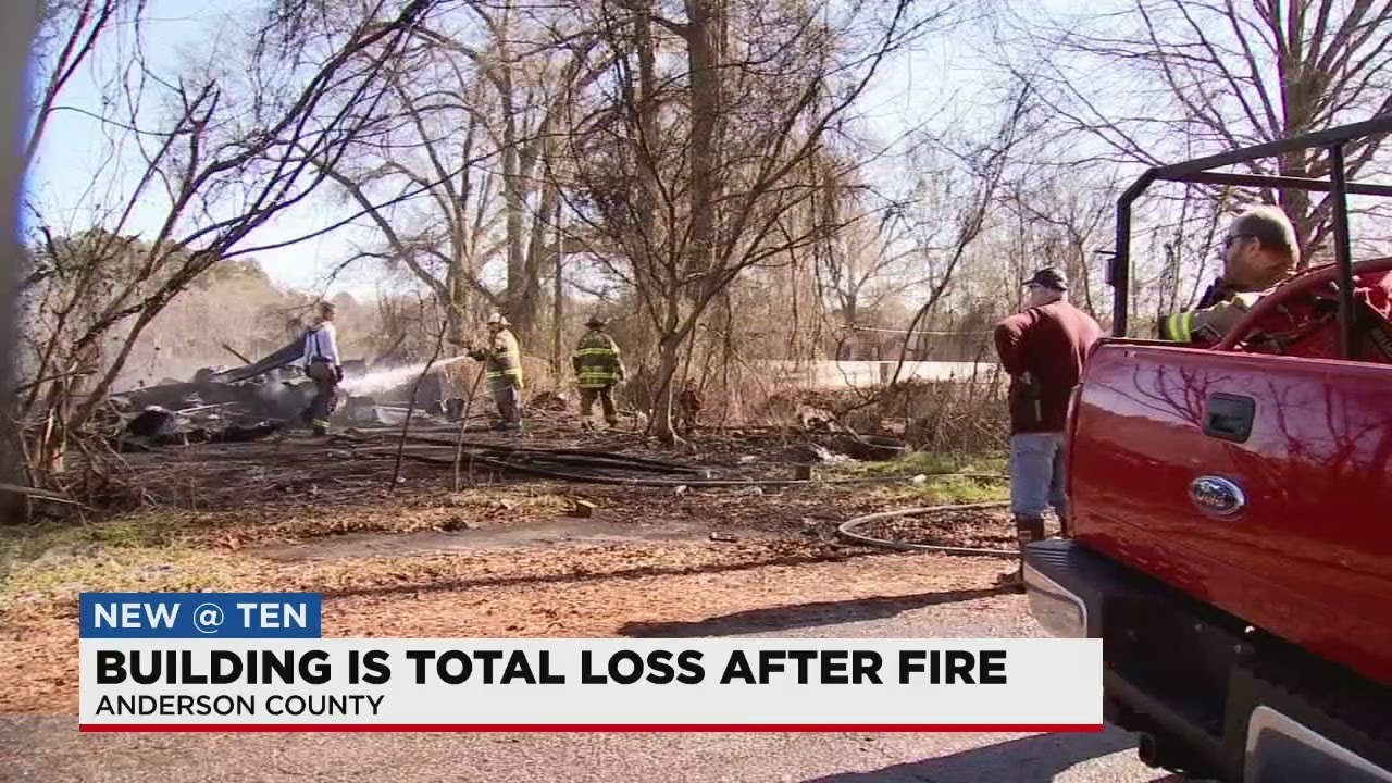 Crews respond to building fire in Anderson County - YouTube