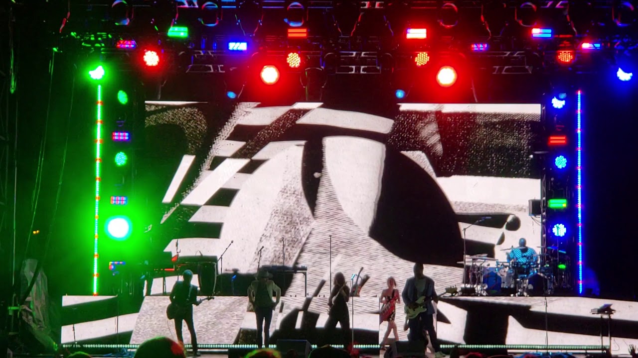 Beck, two turntables! - YouTube