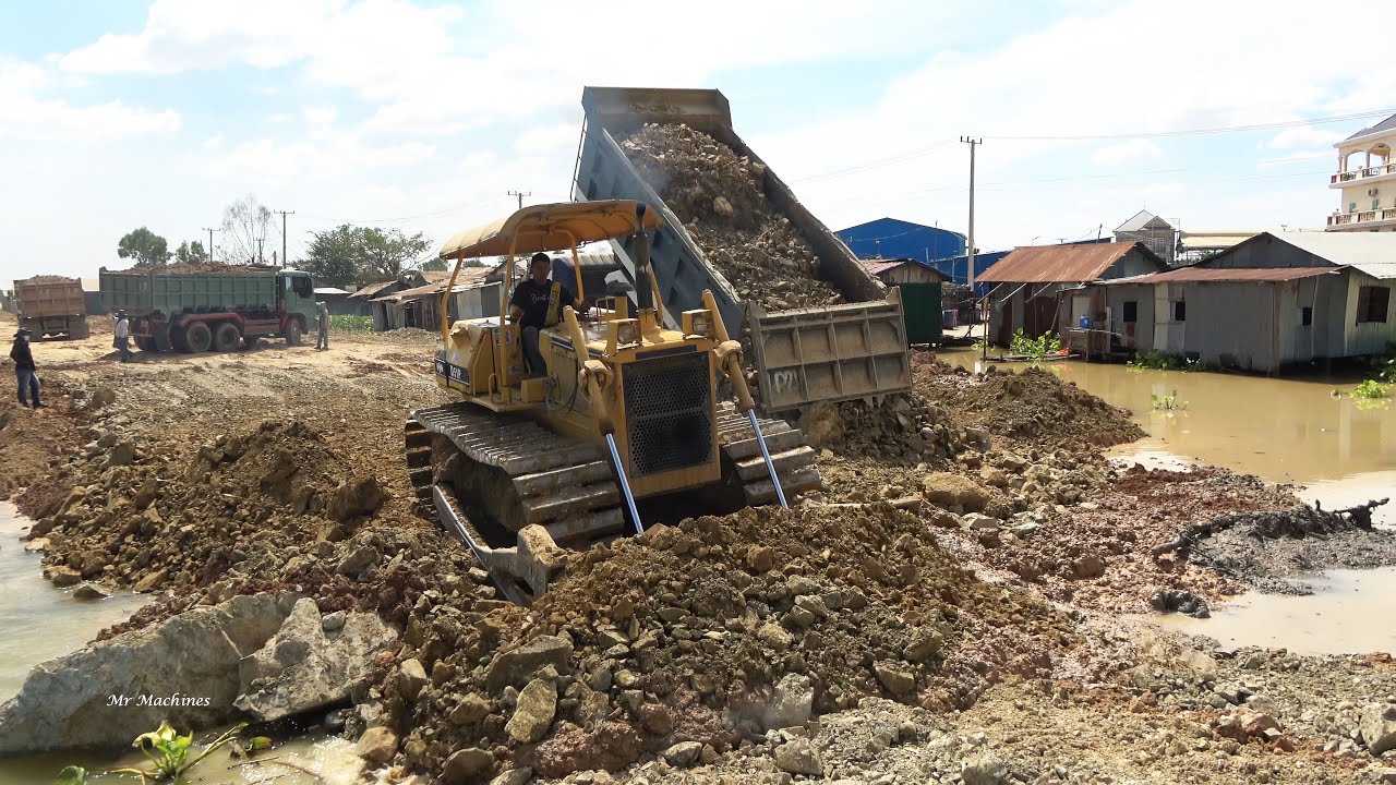 Amazing Powerful Construction Equipment Bulldozer Extreme Moving Dirt ...